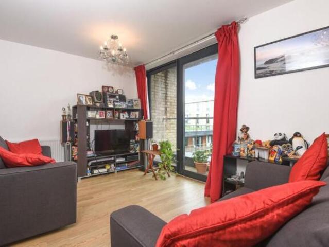2 bedroom flat for rent in Albatross Way, Canada Water, London, SE16