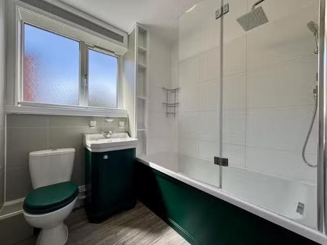 2 bedroom flat for rent in Albemarle Road, Beckenham, BR3