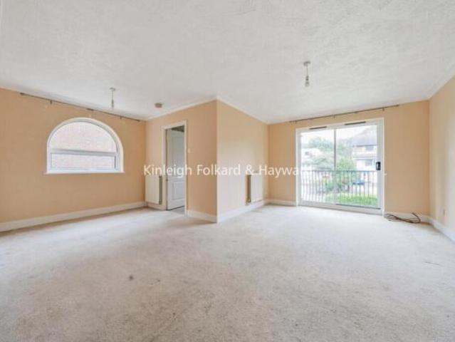 2 bedroom flat for rent in Albemarle Road, Beckenham, Kent, BR3