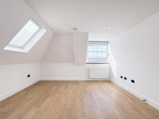 2 bedroom flat for rent in Alberon Gardens, London, NW11 0AE, NW11