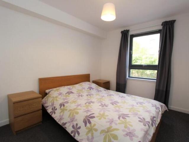 2 bedroom flat for rent in Albert Street, Easter Road, Edinburgh, EH7