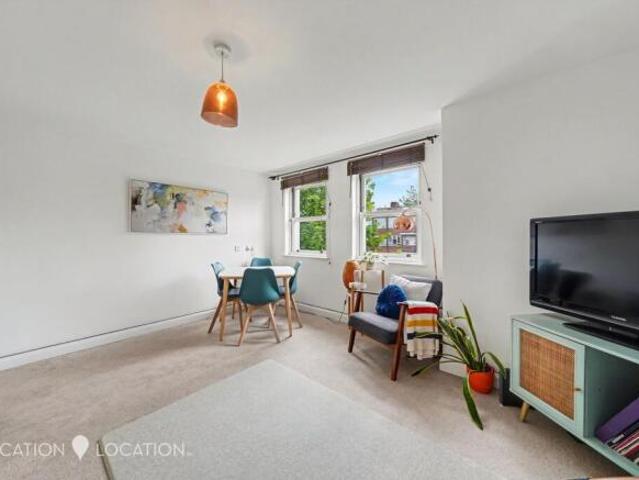 2 bedroom flat for rent in Albion Road, Sutherland Court, N16