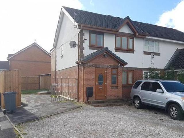 2 bedroom flat for rent in Aldermoor Close Manchester M11