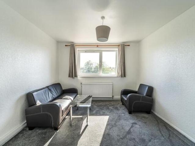 2 bedroom flat for rent in Aldrington Road, SW16
