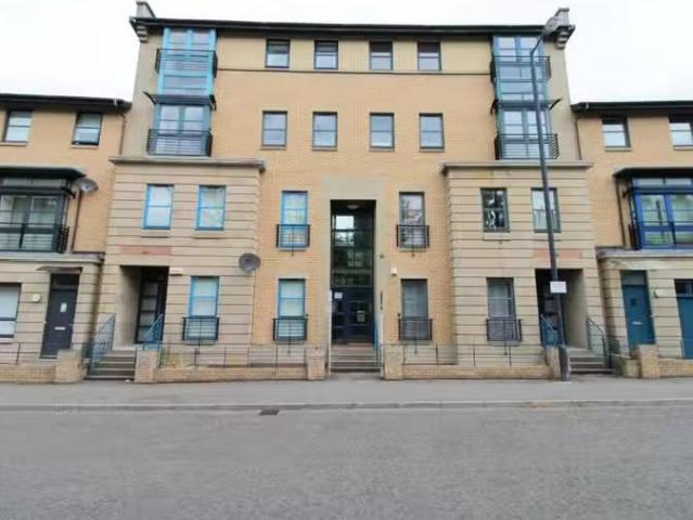 2 bedroom flat for rent in Alexander Crescent, New Gorbals, Gl.