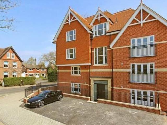 2 bedroom flat for rent in Alexandra House Canterbury CT2