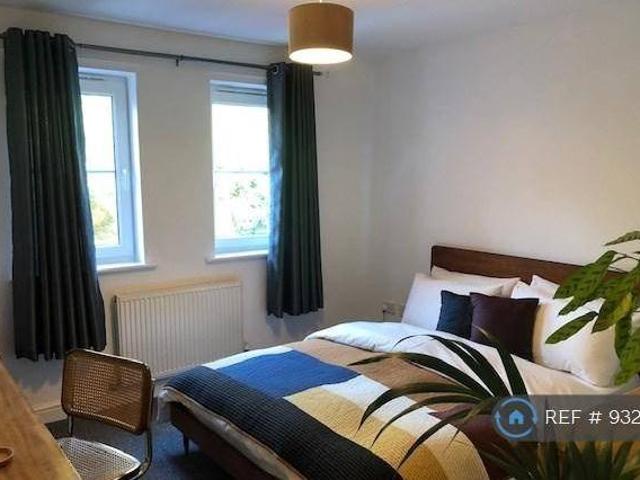 2 bedroom flat for rent in Alexandra Park House Manchester M16