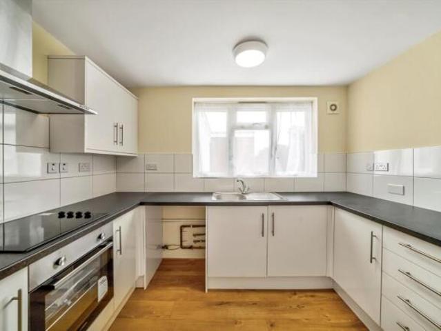 2 bedroom flat for rent in Alexandra Road, Hounslow, TW3