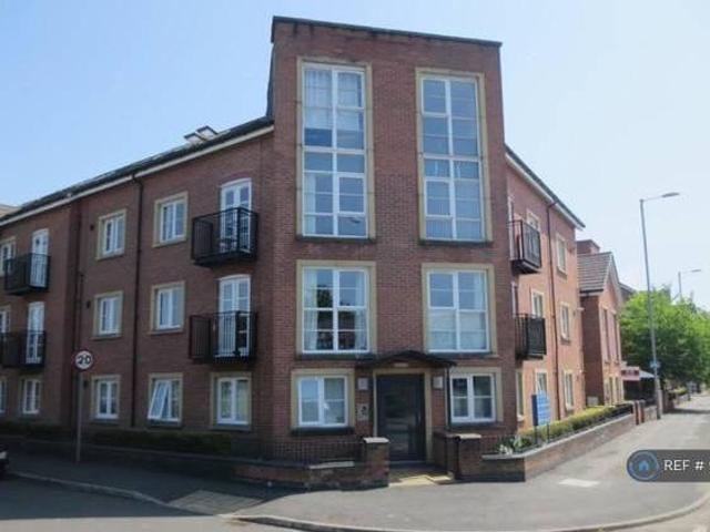 2 bedroom flat for rent in Alexandra Road Manchester M16