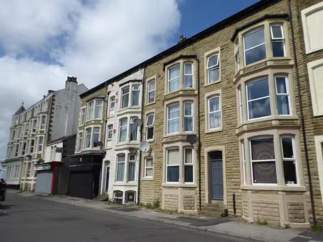 2 bedroom flat for rent in Alexandra Road, Morecambe, LA3