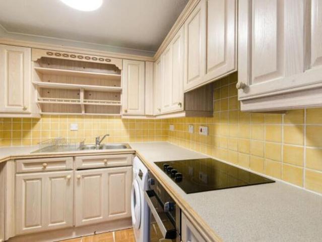 2 bedroom flat for rent in Alfred Close, Chiswick, London, W4