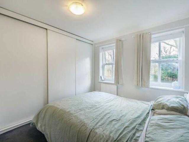 2 bedroom flat for rent in Alfred Close, Chiswick, W4