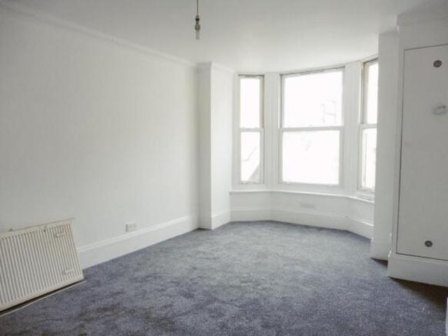 2 bedroom flat for rent in Alhambra Road, SOUTHSEA, PO4