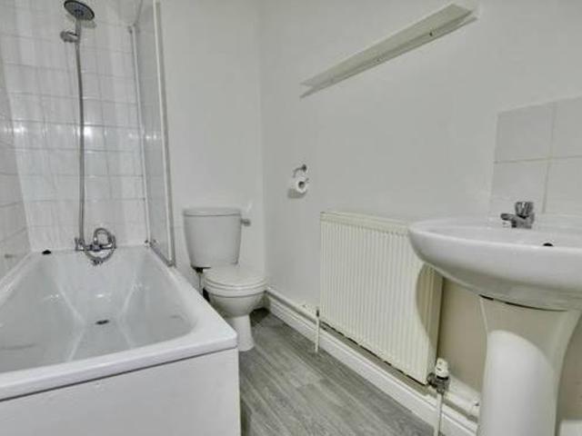 2 bedroom flat for rent in Alhambra Road Southsea PO4