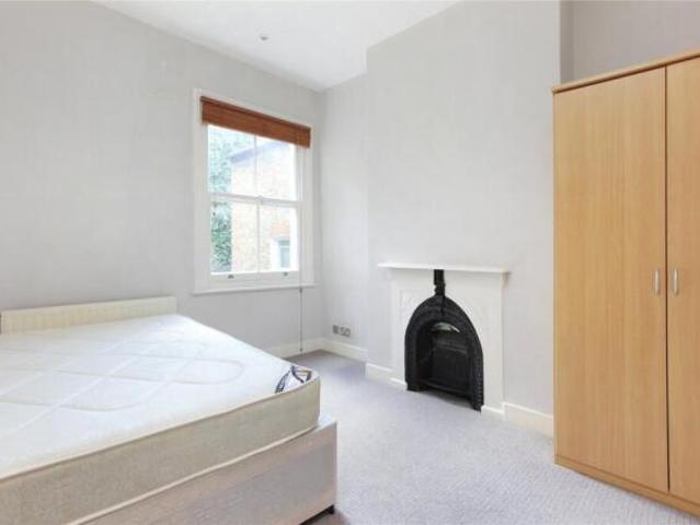 2 bedroom flat for rent in Aliwal Road, Battersea, SW11