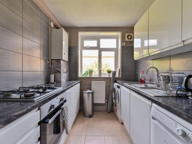 2 bedroom flat for rent in Allen Edwards Drive, Nine Elms, London, SW8