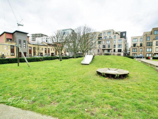2 bedroom flat for rent in Alphabet Square, London, E3