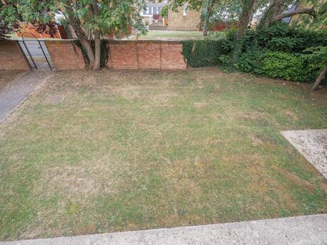 2 bedroom flat for rent in Alpine Court, Basingstoke, RG22