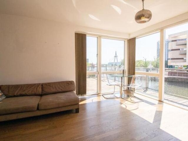 2 bedroom flat for rent in Altair House, Celestia, Cardiff Bay, CF10