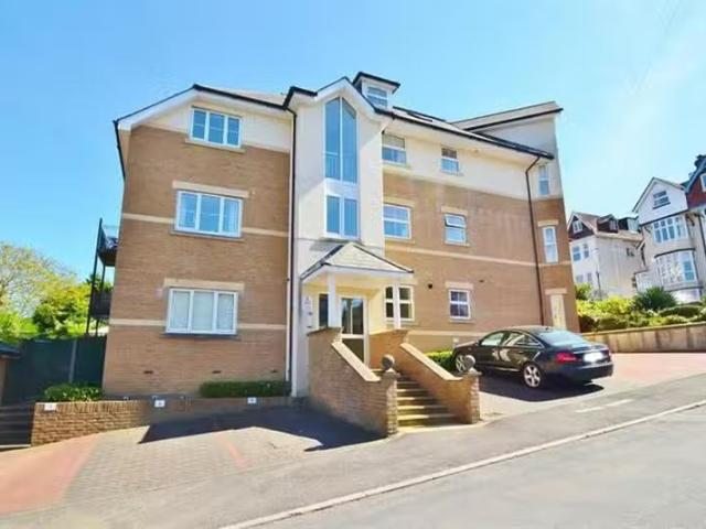 2 bedroom flat for rent in Alum Chine, BH4