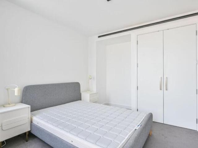 2 bedroom flat for rent in Amory Tower, Canary Wharf, E14