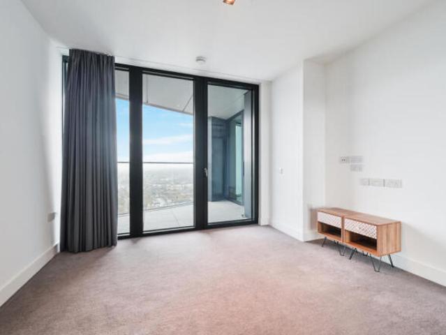 2 bedroom flat for rent in Amory Tower, Marsh Wall, London, E14