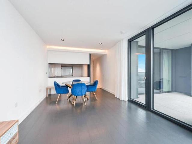 2 bedroom flat for rent in Amory Tower, Marsh Wall, London, E14