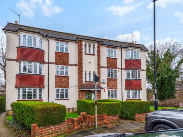 2 bedroom flat for rent in Amblecote Close, London, SE12 9TP, SE12
