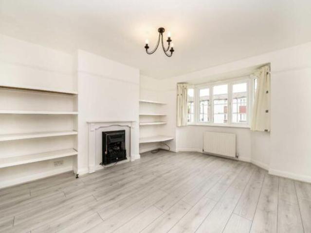 2 bedroom flat for rent in Amblecote Road, Grove Park, SE12
