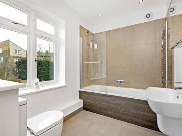 2 bedroom flat for rent in Ambleside Avenue, London, SW16