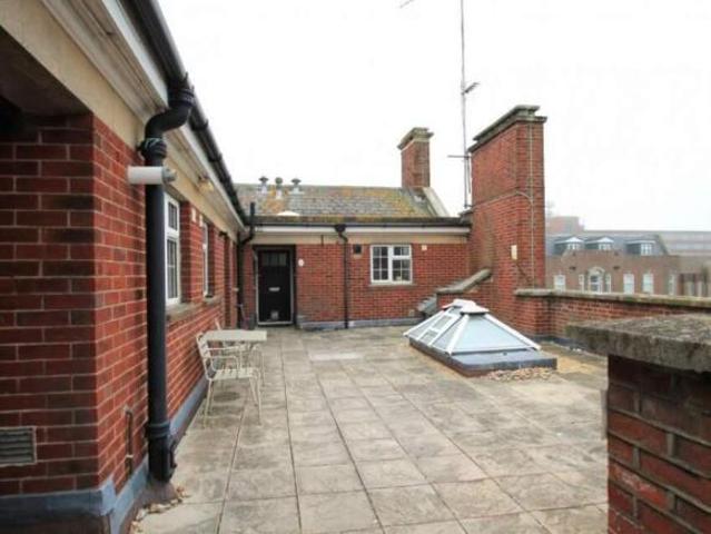 2 bedroom flat for rent in Ambrose Place, Worthing, East Sussex, BN11