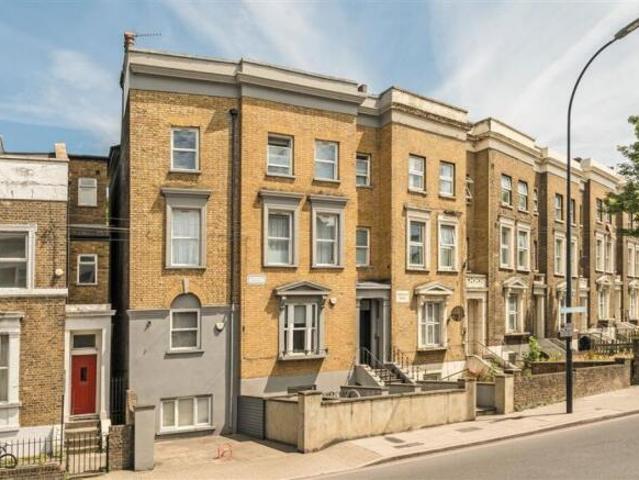 2 bedroom flat for rent in Amersham Road, New Cross, SE14