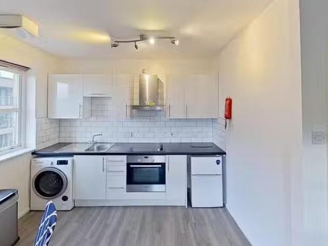 2 bedroom flat for rent in Annandale Street, Edinburgh, EH7