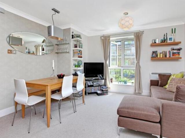2 bedroom flat for rent in Anderson Square, London, N1