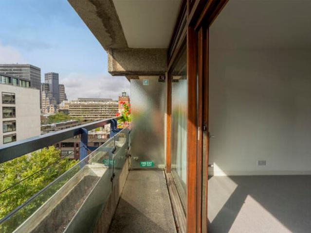 2 bedroom flat for rent in Andrewes House, Barbican, London, EC2Y