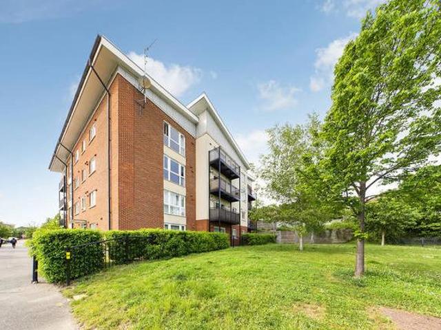 2 bedroom flat for rent in Andrews House Tadros Court High Wycombe HP13 7GF HP13