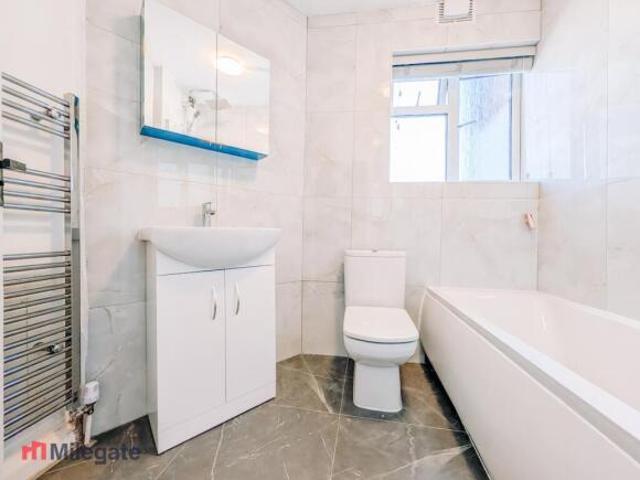 2 bedroom flat for rent in Angel Hill, Sutton, SM1