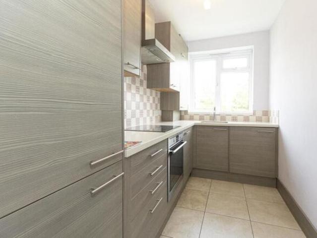 2 bedroom flat for rent in Angell Road, Brixton SW9
