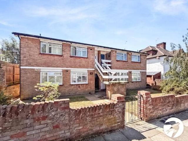 2 bedroom flat for rent in Ankerdine Crescent, London, SE18