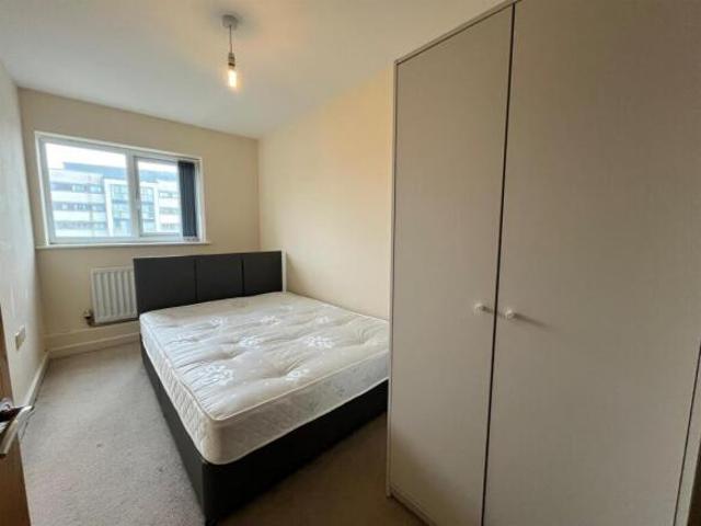 2 bedroom flat for rent in Ashton Old Road, Manchester, M11