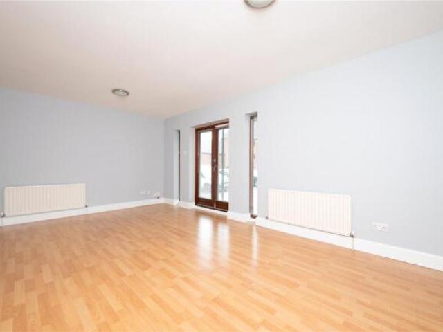 2 bedroom flat for rent in Ashtree Court, Granville Road, St. Albans, Hertfordshire, AL1