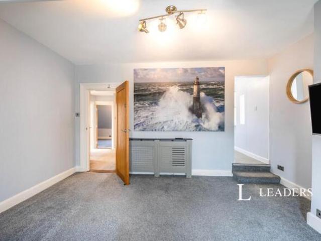 2 bedroom flat for rent in Ashburton Road, PO5