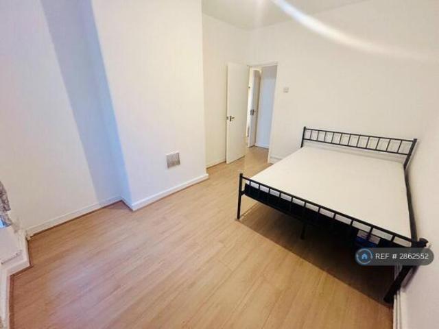 2 bedroom flat for rent in Ashdown House, London, E5