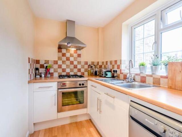 2 bedroom flat for rent in Ashdown Way, Balham, London, SW17