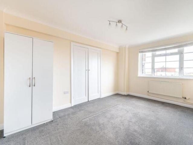 2 bedroom flat for rent in Ashford Road, Cricklewood, London, NW2