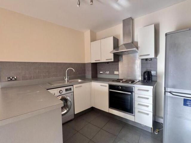 2 bedroom flat for rent in Aspects Court, SL1