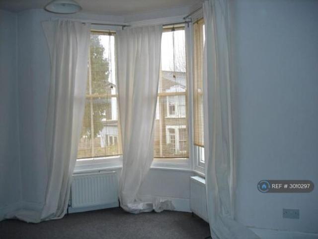 2 bedroom flat for rent in Aspinall Road, London, SE4