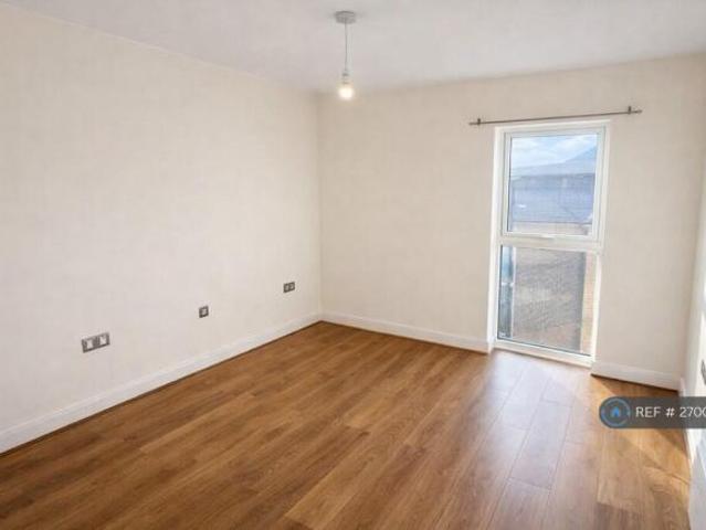 2 bedroom flat for rent in Aster Court, London, E5