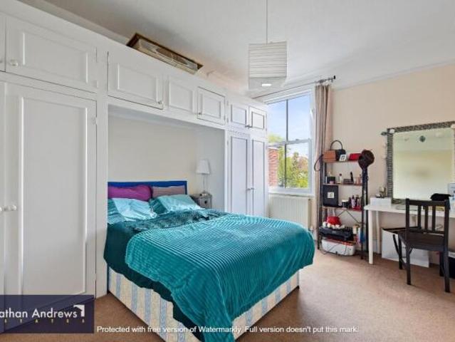2 bedroom flat for rent in Astley Avenue, London, NW2
