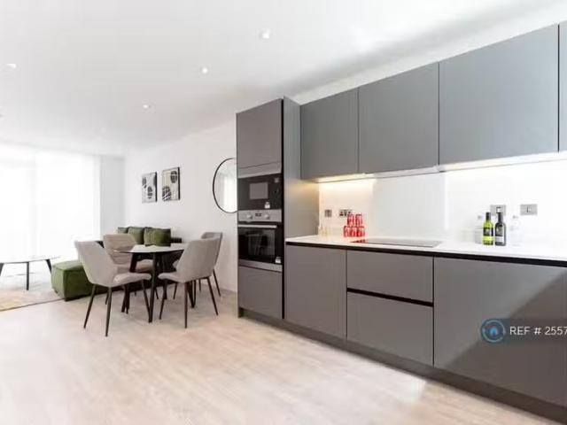 2 bedroom flat for rent in Aston Terrace, Cambridge, CB3